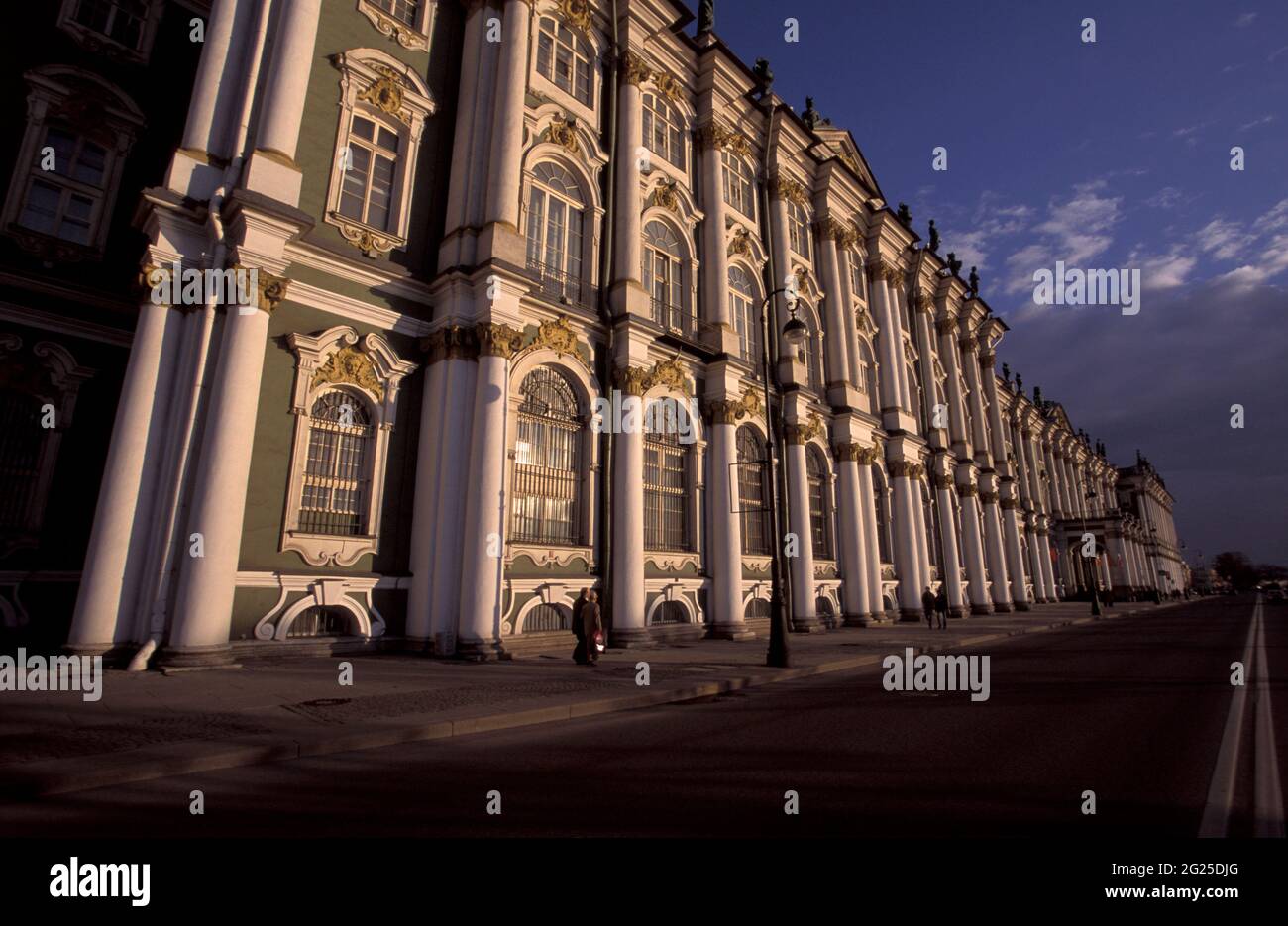 The palace embankment hi-res stock photography and images - Alamy