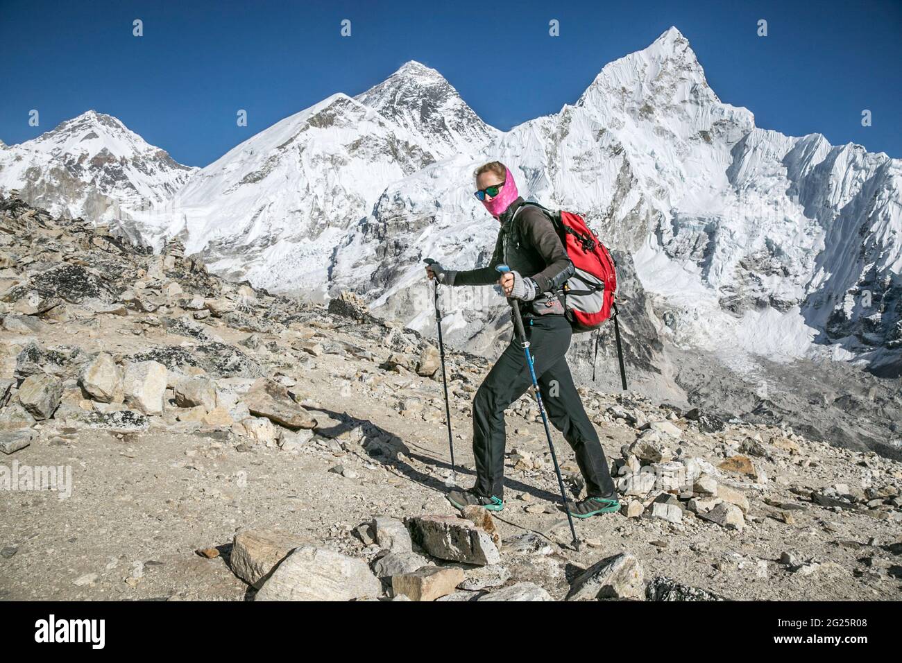 Woman mountain climber at mt everest hi-res stock photography and ...