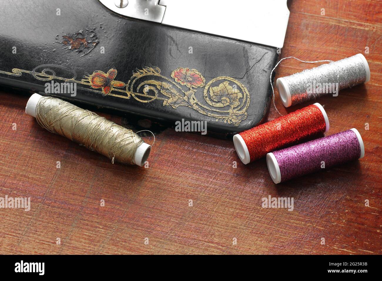 Sewing thread on a sewing machine Stock Photo - Alamy