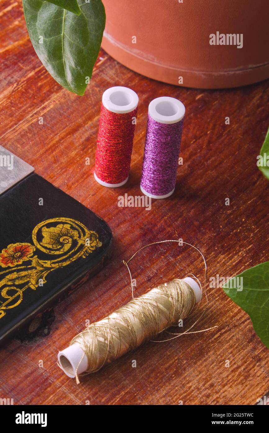 Sewing thread on a sewing machine Stock Photo - Alamy