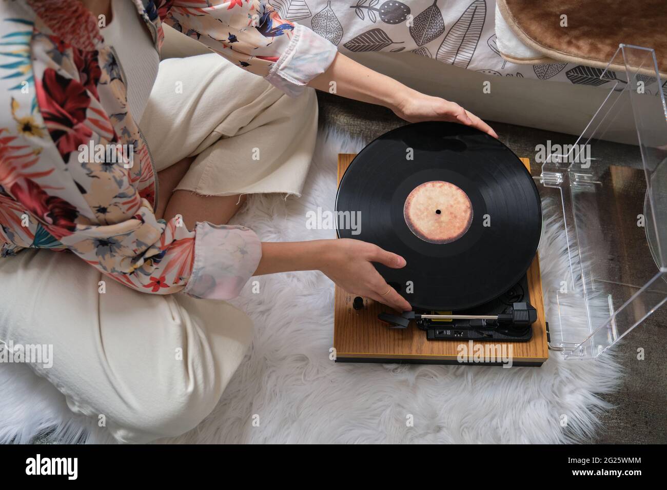 Hipster turntable hi-res stock photography and images - Alamy