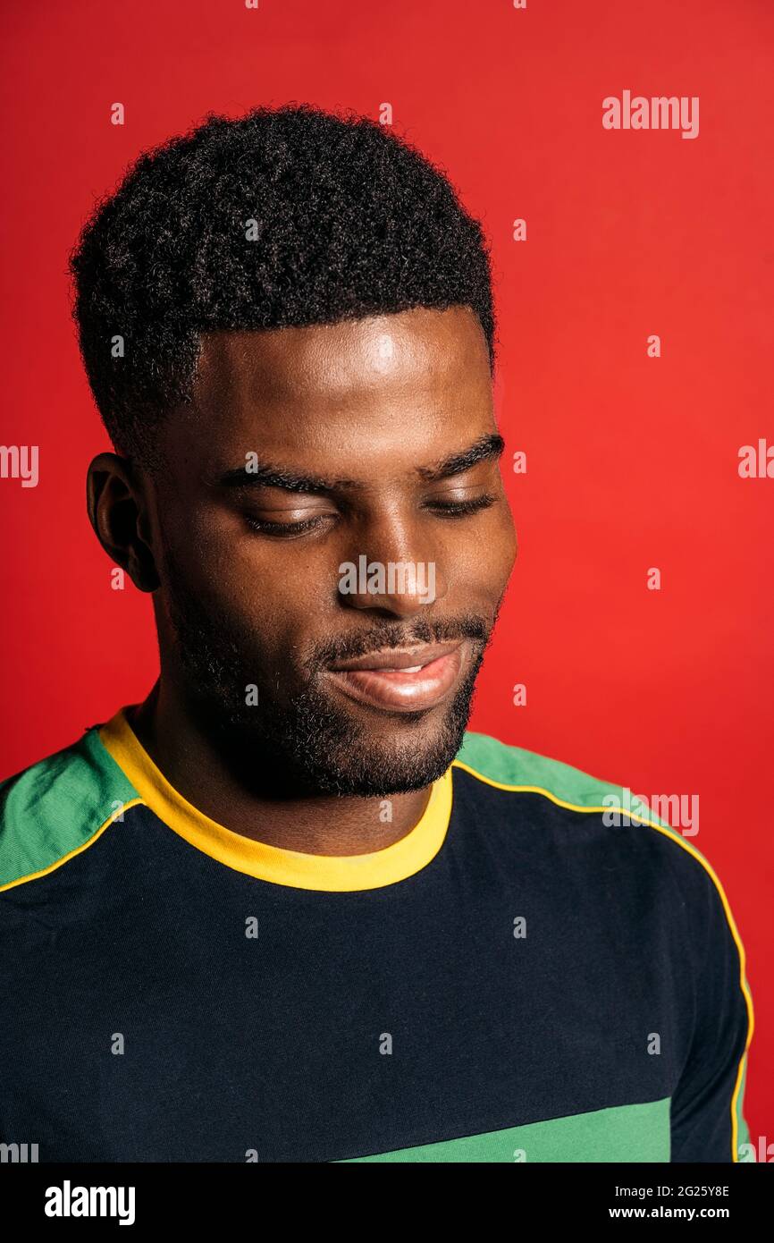 Portrait of a smiling Nigerian man in studio Stock Photo - Alamy