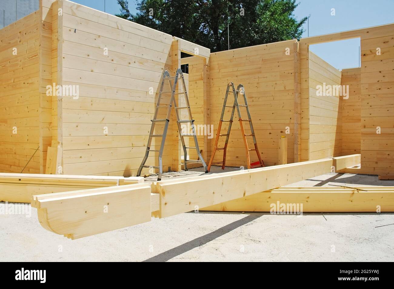 Wooden ladders hi-res stock photography and images - Alamy