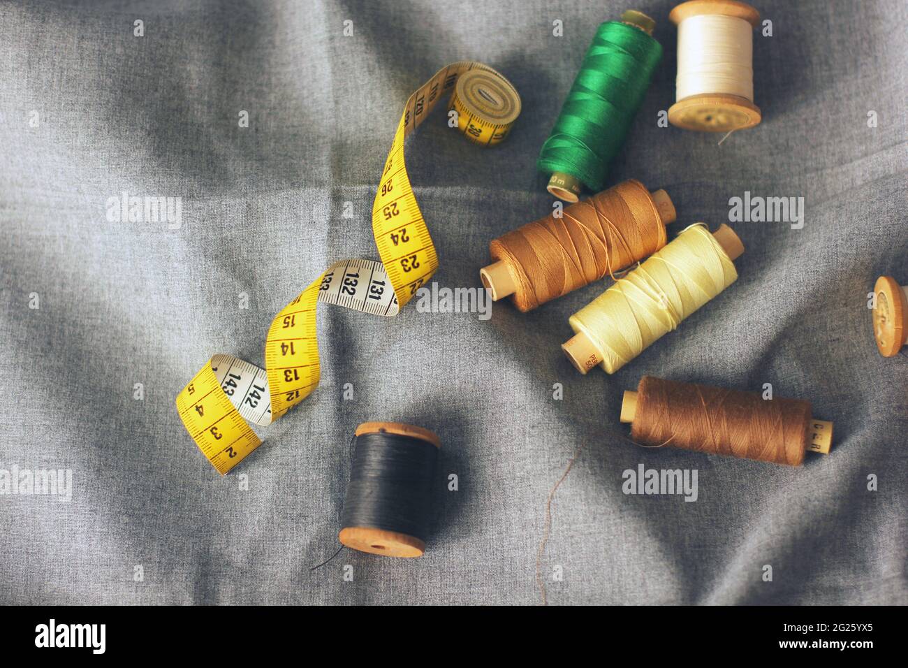 Fabric threads hi-res stock photography and images - Alamy