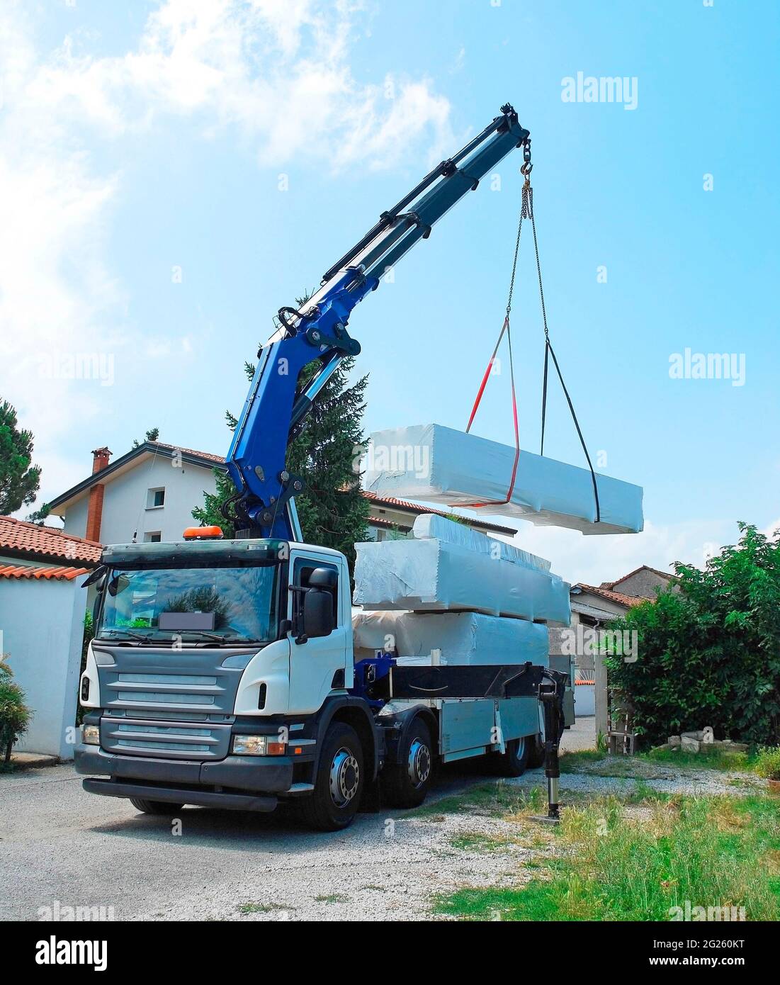 Prefabricated building on truck hi-res stock photography and images - Alamy