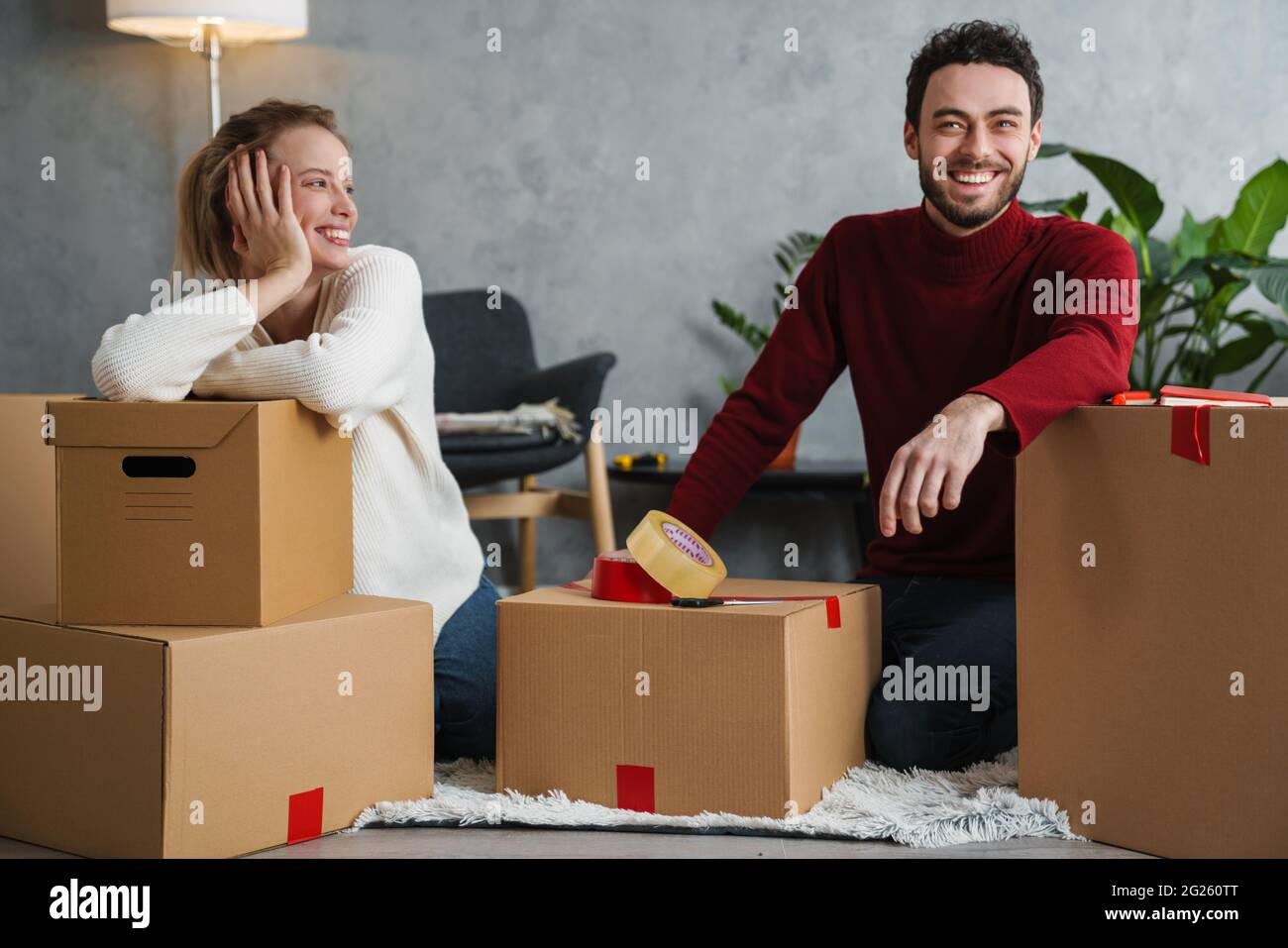 Happy young couple moving out from their old house Stock Photo - Alamy