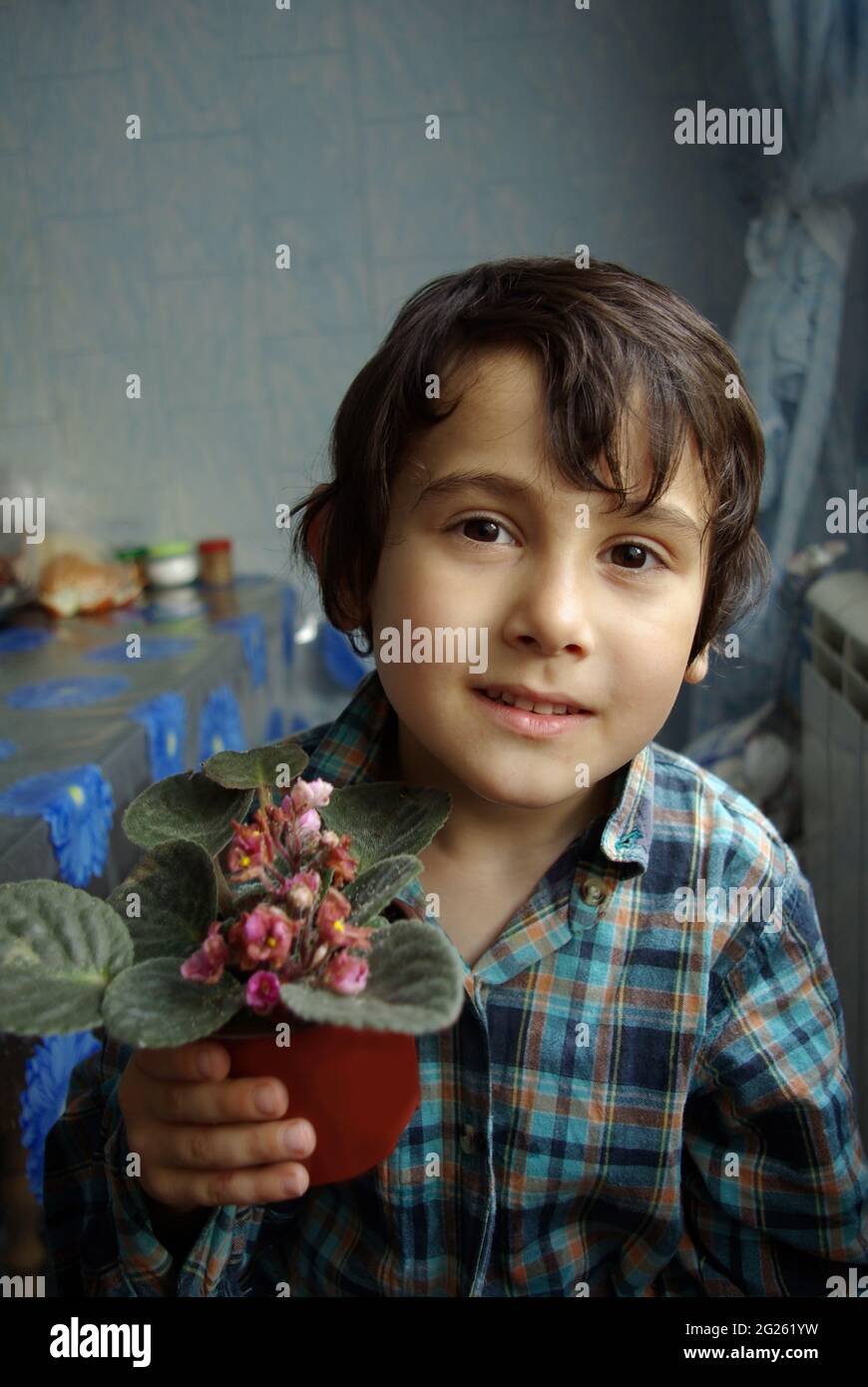 Hand child kid boy childhood garden hi-res stock photography and images ...