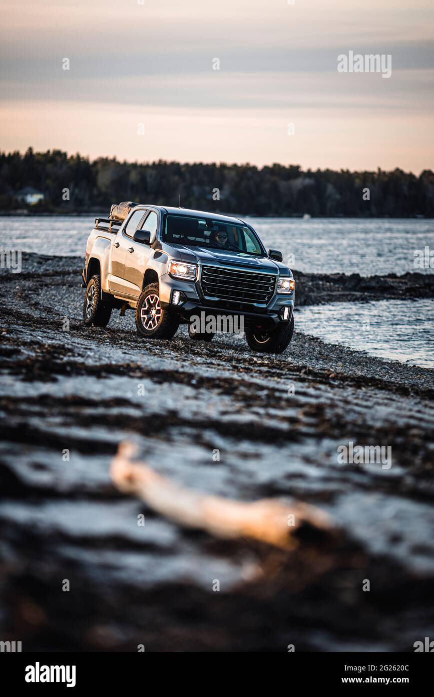 Overlanding vehicle hi-res stock photography and images - Alamy