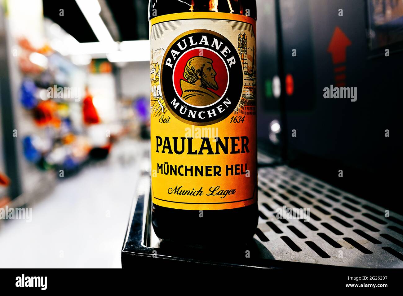 Paulaner logo hi-res stock photography and images - Alamy