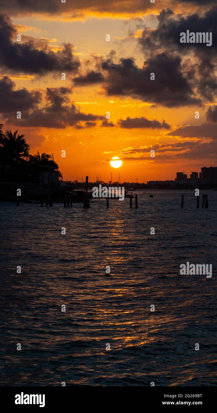 Cancun sunset hi-res stock photography and images - Alamy