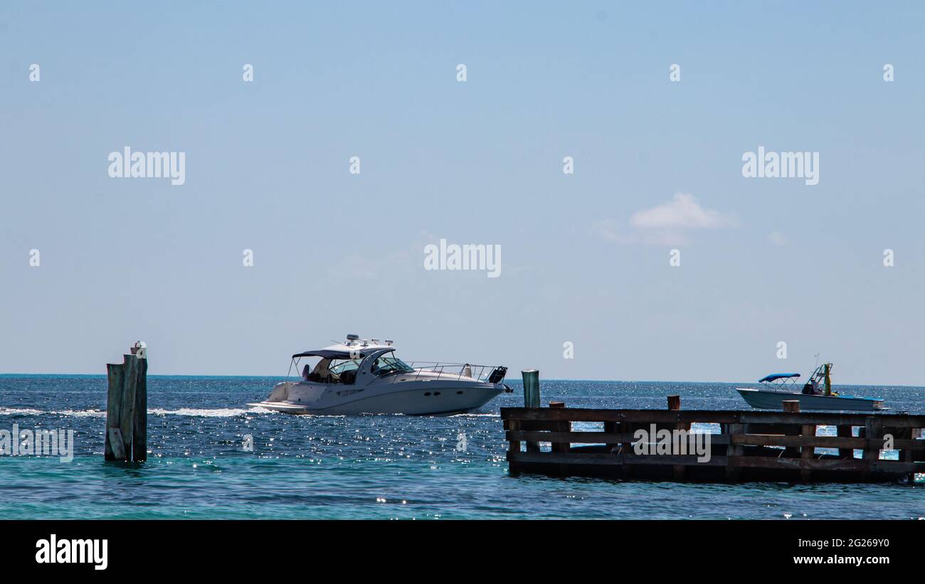 Boats in the port of Cancun Stock Photo - Alamy