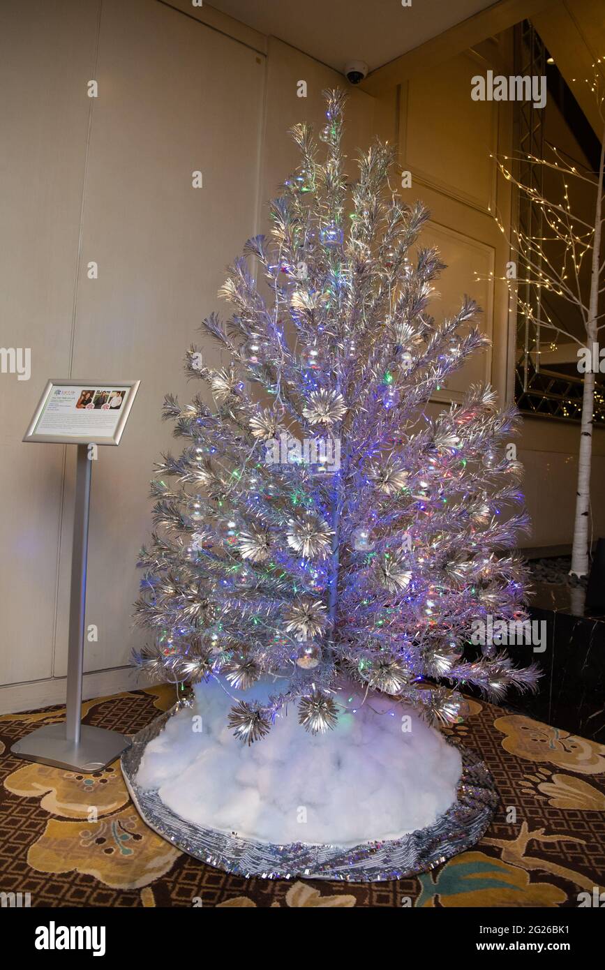 Shiny silver and white Christmas tree Stock Photo - Alamy