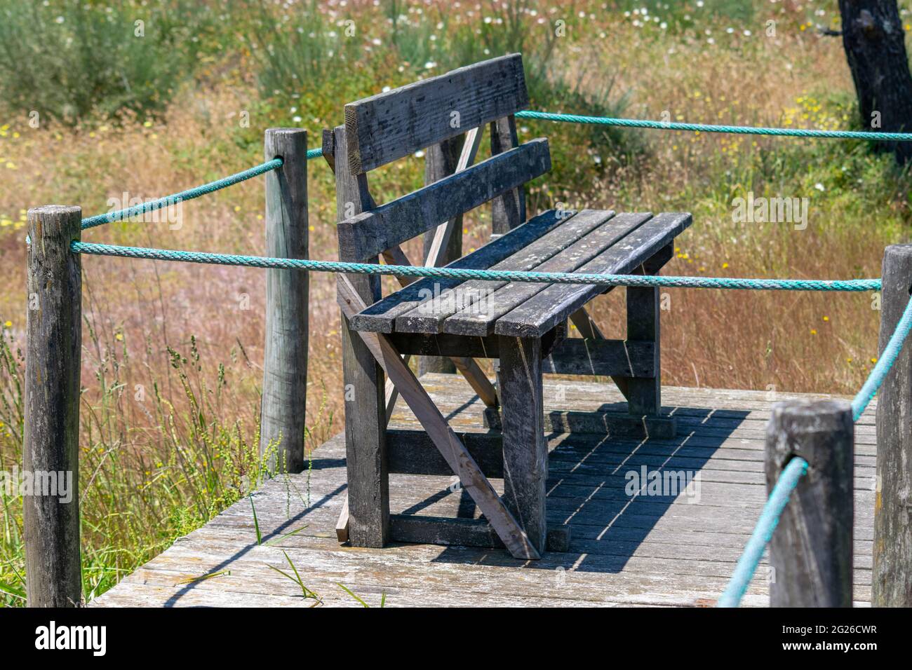 Single wood bench outdoor Stock Photo - Alamy