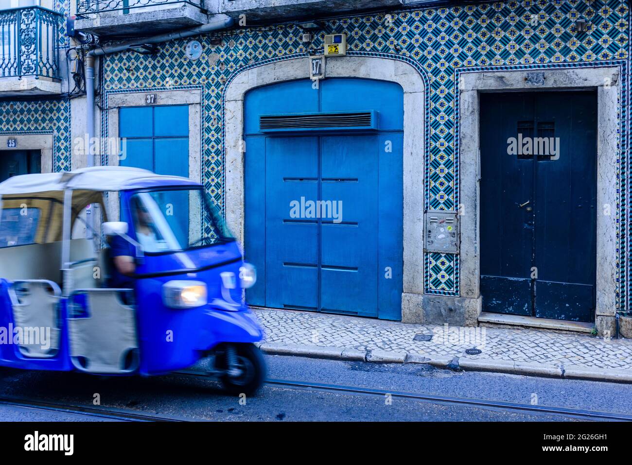 Traditional door in Lisbon Stock Photo - Alamy