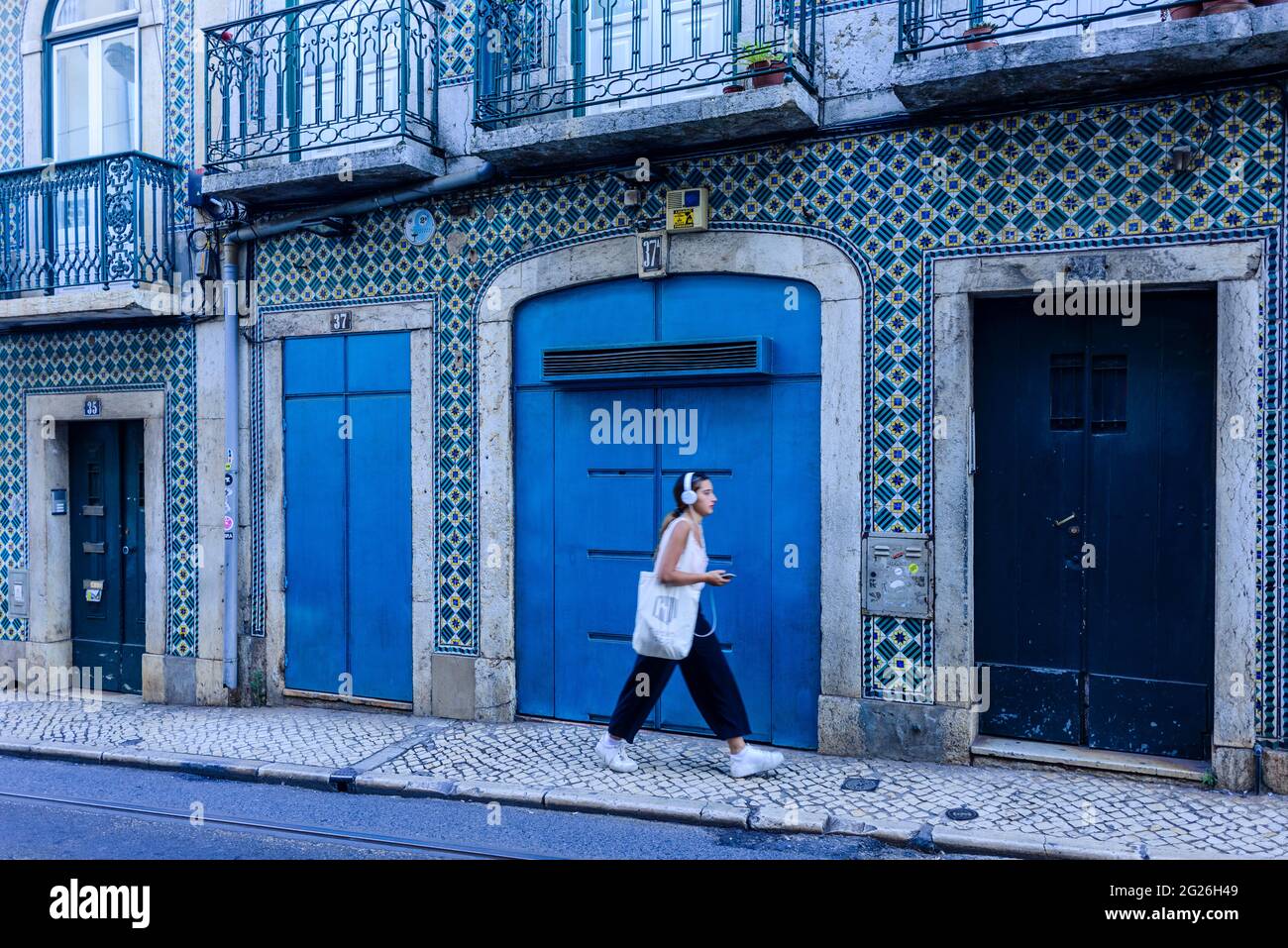 Traditional door in Lisbon Stock Photo - Alamy
