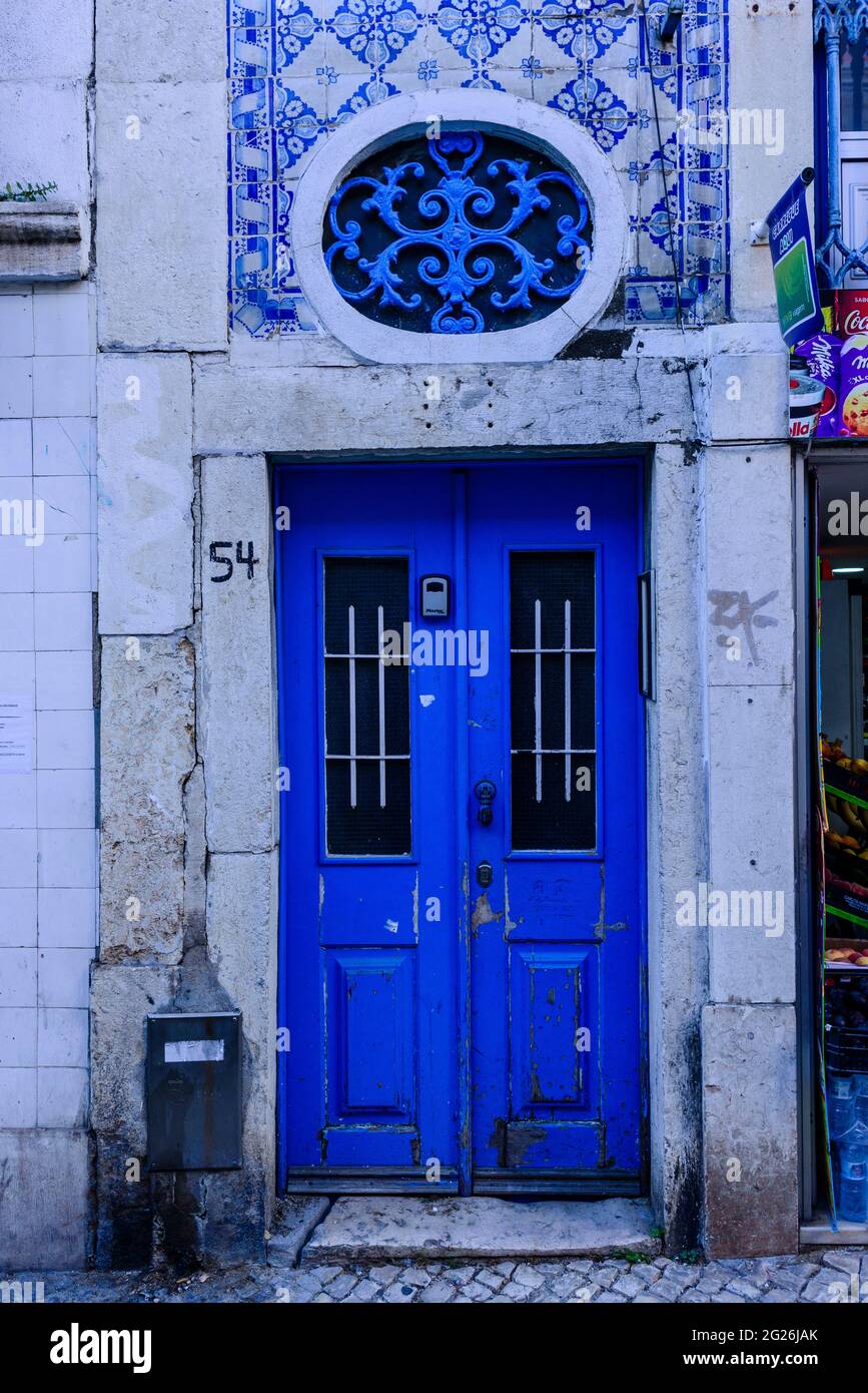 Traditional door in Lisbon Stock Photo - Alamy