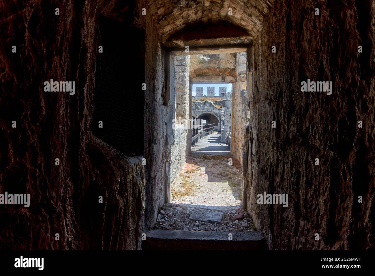 Kamerlengo castle walkway Stock Photo - Alamy