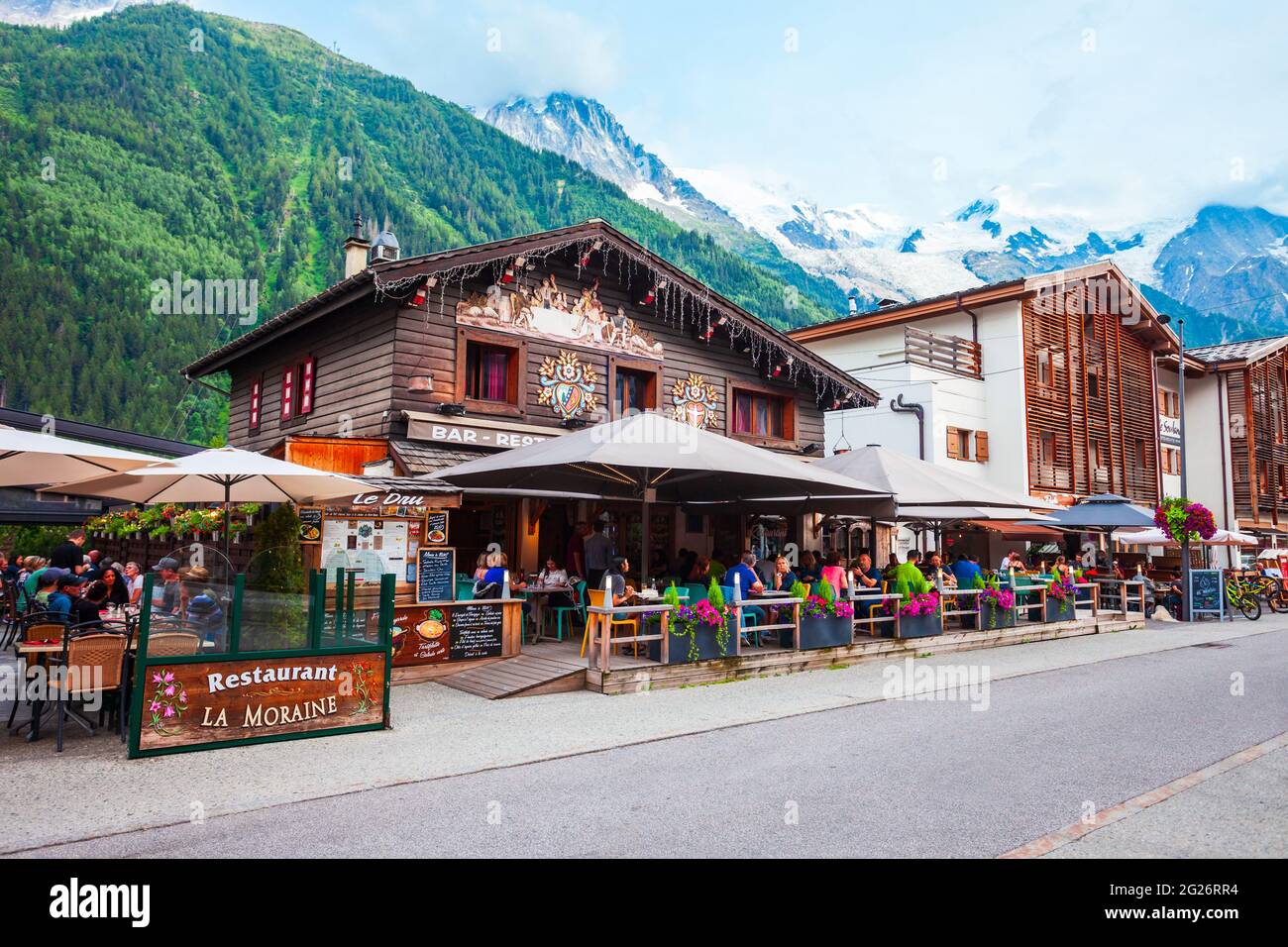 Cafe in the city centre hi-res stock photography and images - Alamy