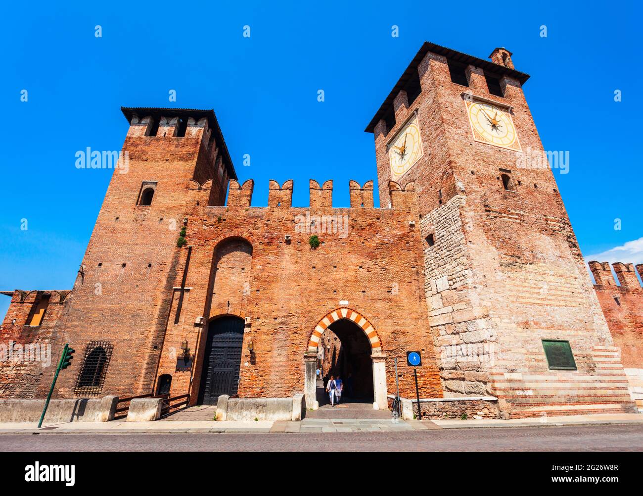 Castelvecchio italy verona museum hi-res stock photography and images ...