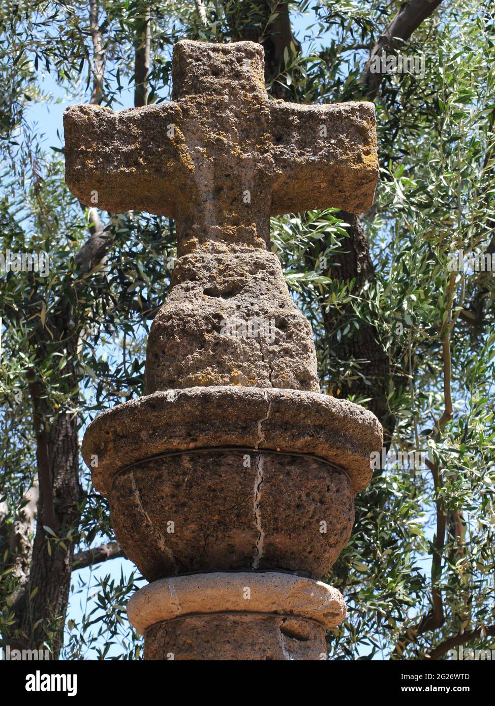 Granite stone cross crucifix memorial hi-res stock photography and ...