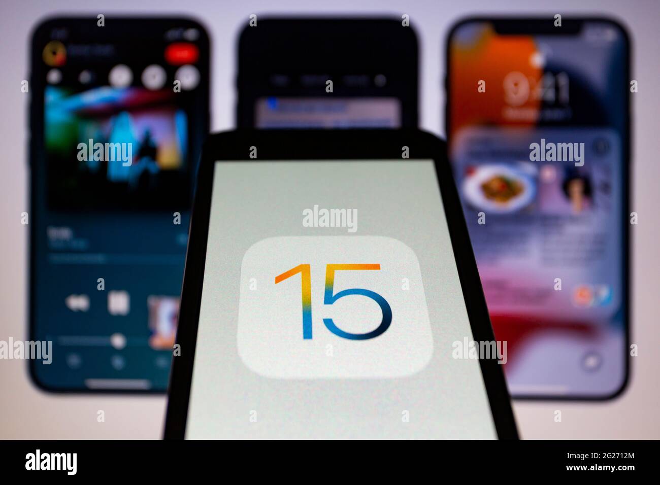 Ios 15 logo hi-res stock photography and images - Alamy