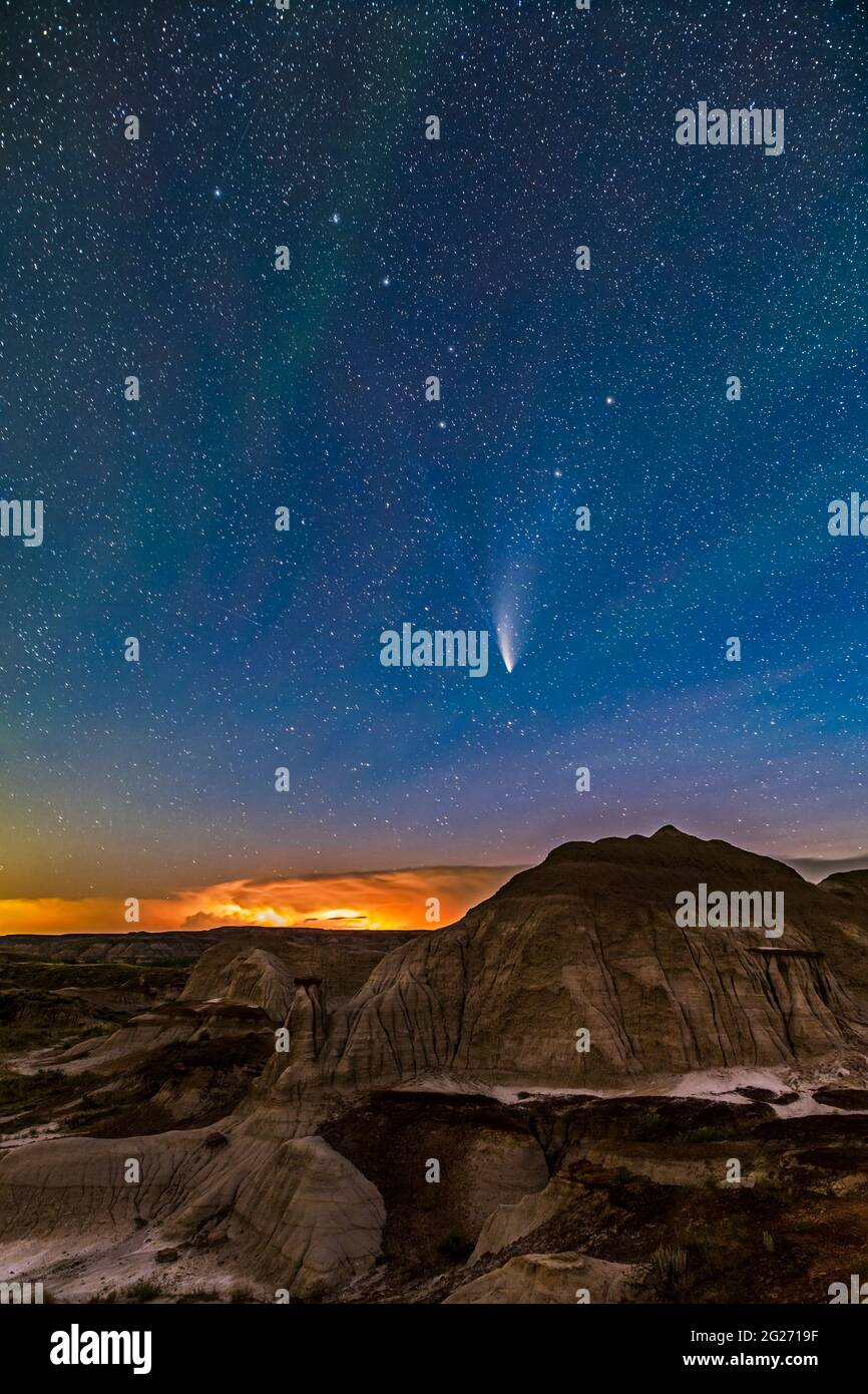 Comet NEOWISE and Big Dipper over Dinosaur Provincial Park, Alberta ...