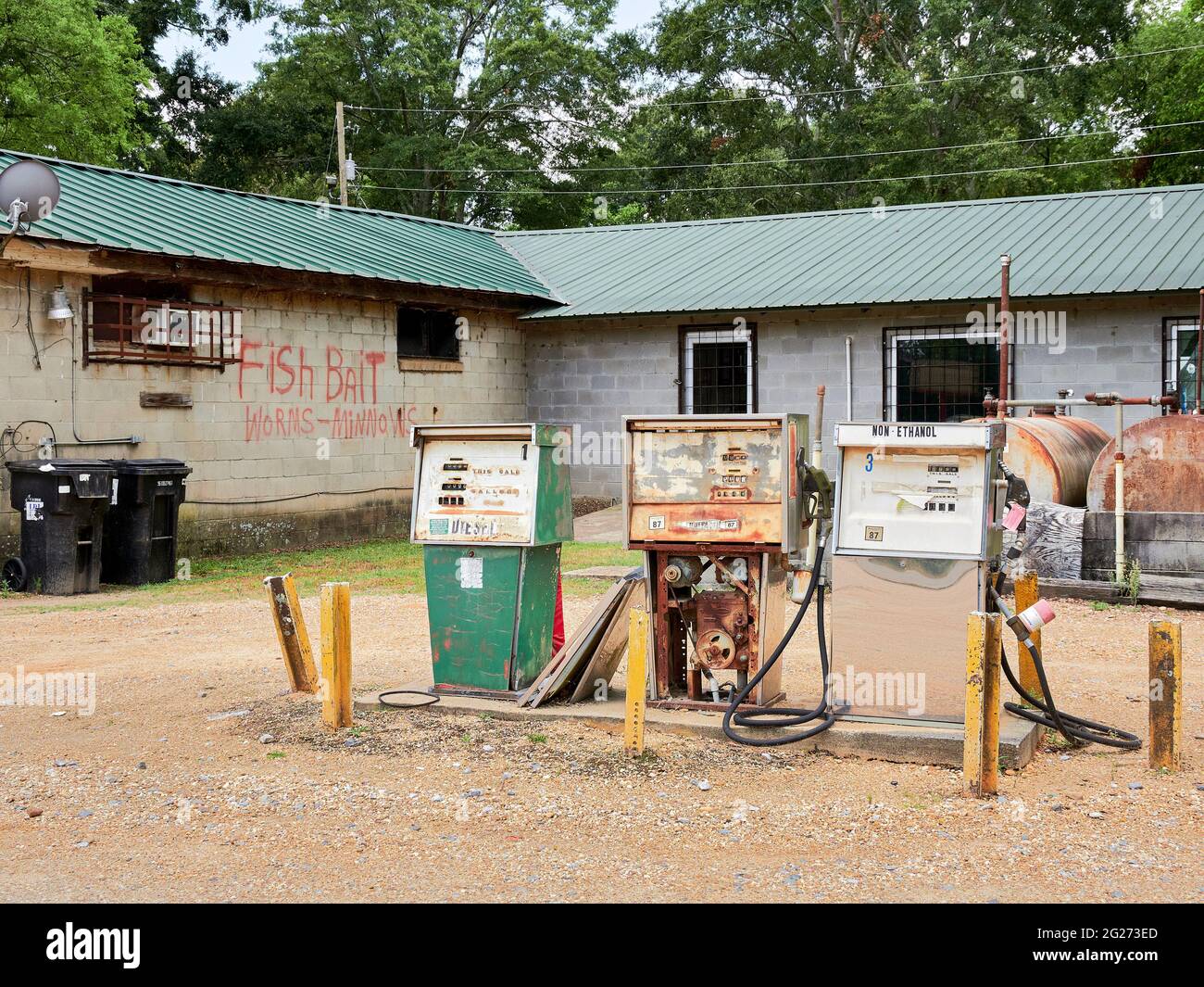 Old vintage 1970's gas pumps at a rural country store in Lowndesboro ...