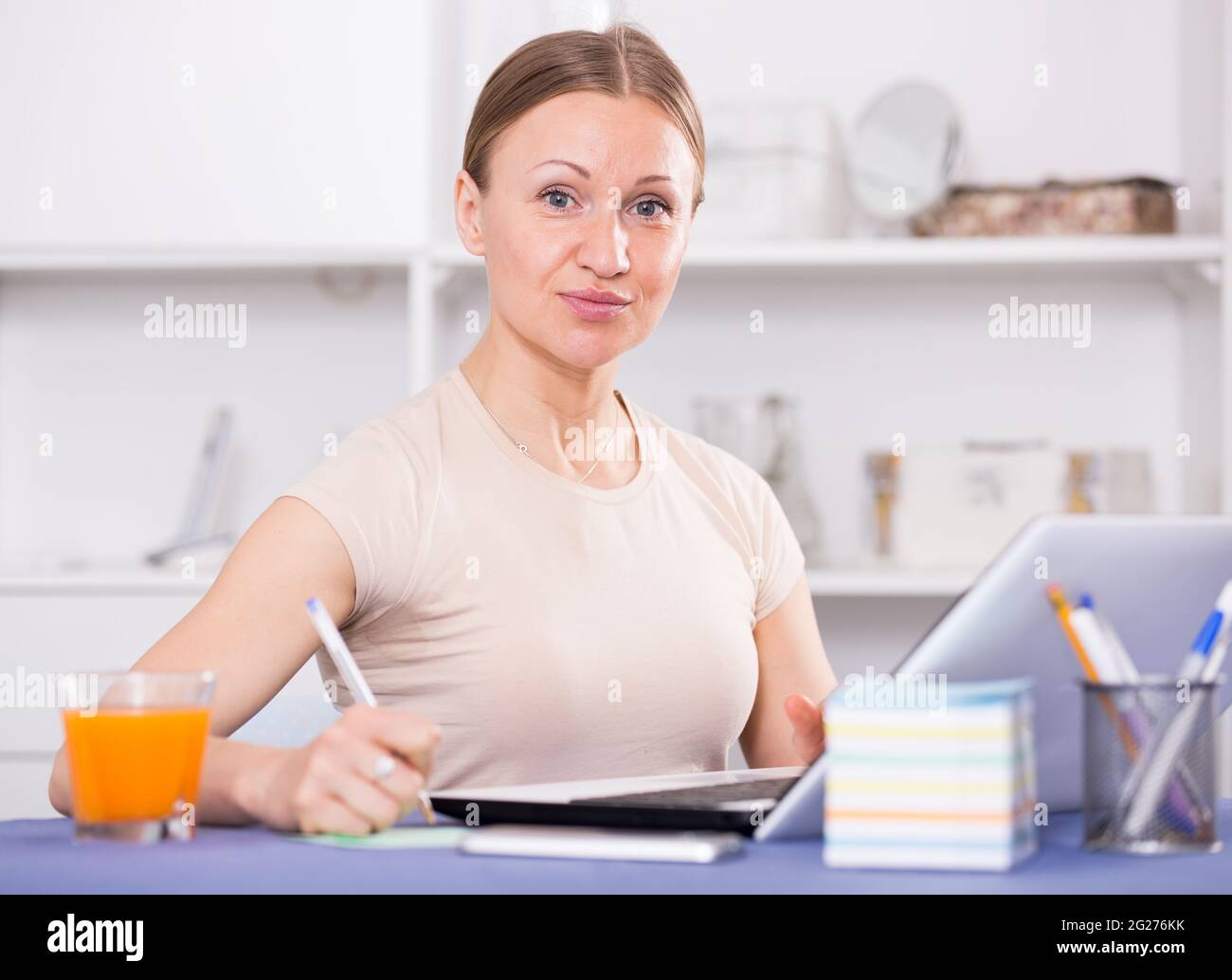 Woman concentrating on work on laptop Stock Photo - Alamy