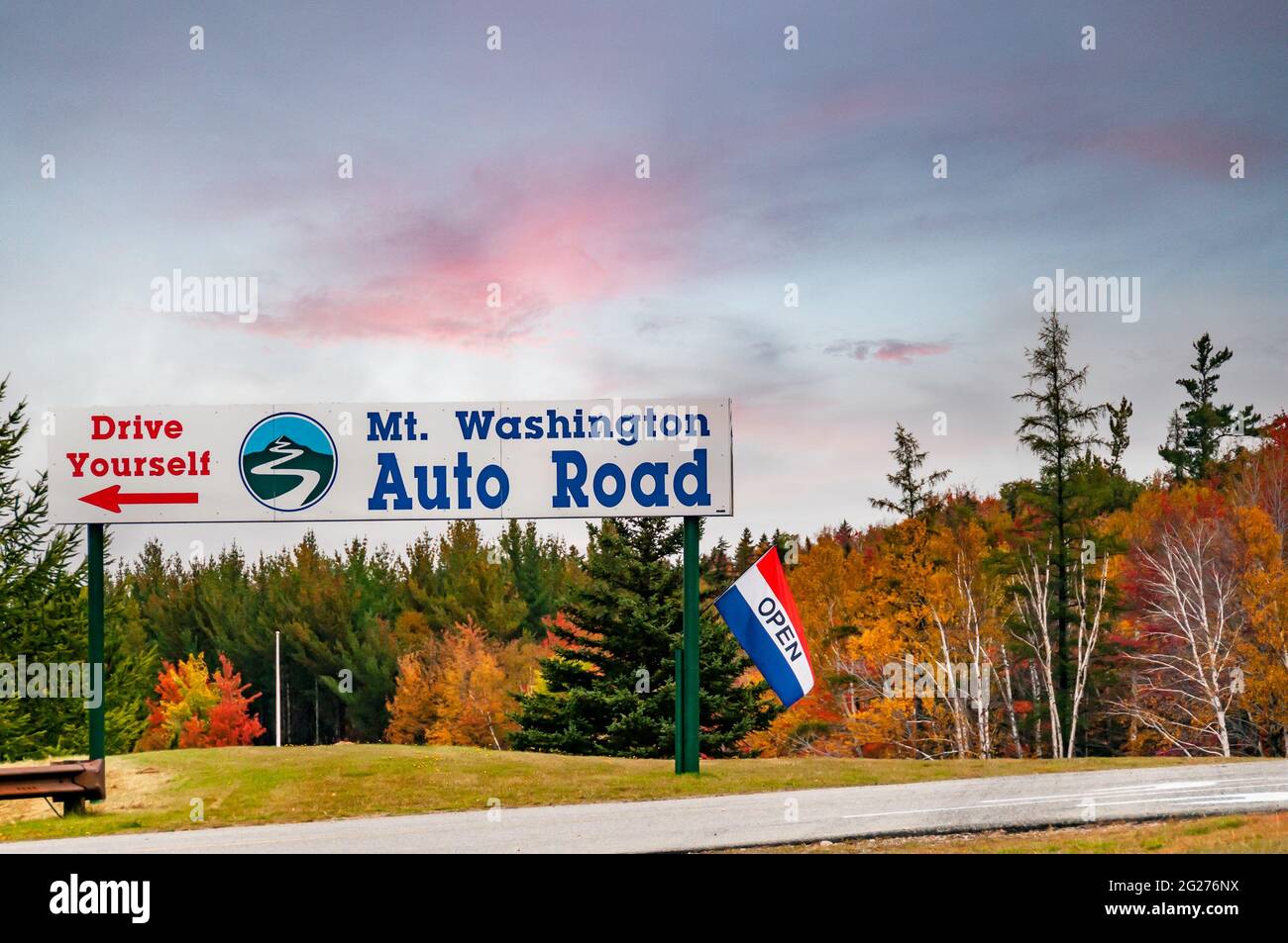 Sign pointing to the scenic New Hampshire Route 16, Pinkham Notch, in ...
