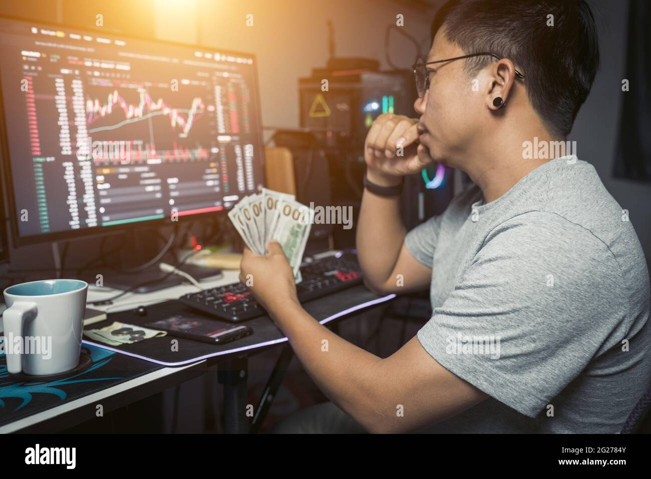 Crypto chart hi-res stock photography and images - Alamy