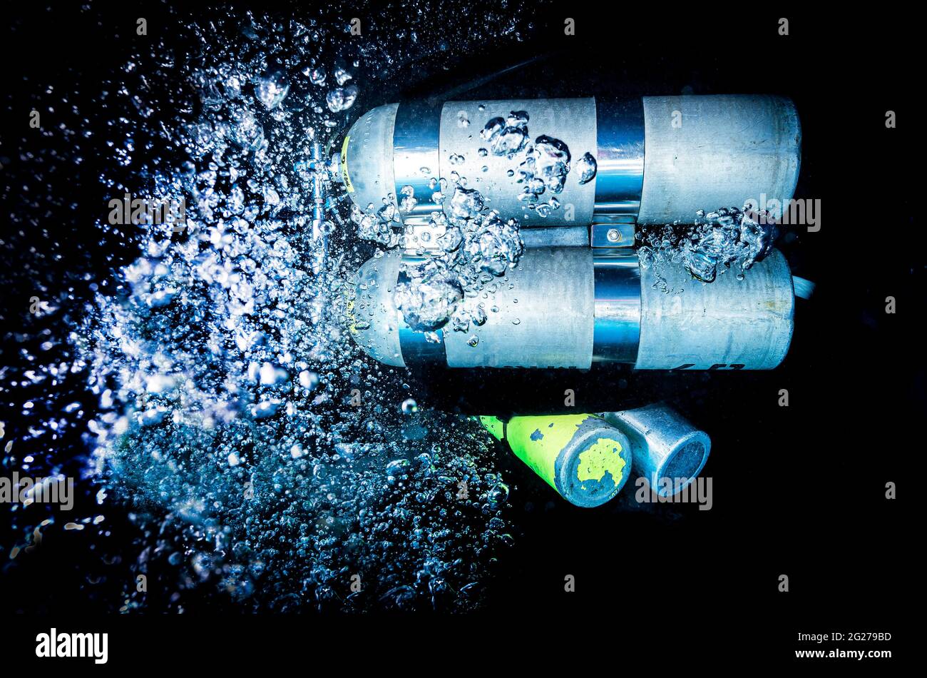 Bubbles from scuba diving hi-res stock photography and images - Alamy