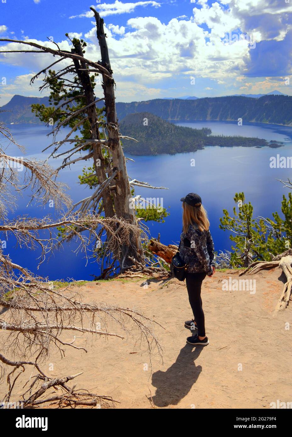 USA NATIONAL PARKS; CRATER LAKE, OREGON; DEEPEST LAKE IN USA; WIZARD ...