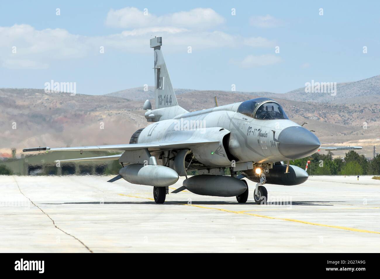 Jf 17 thunder hi-res stock photography and images - Alamy