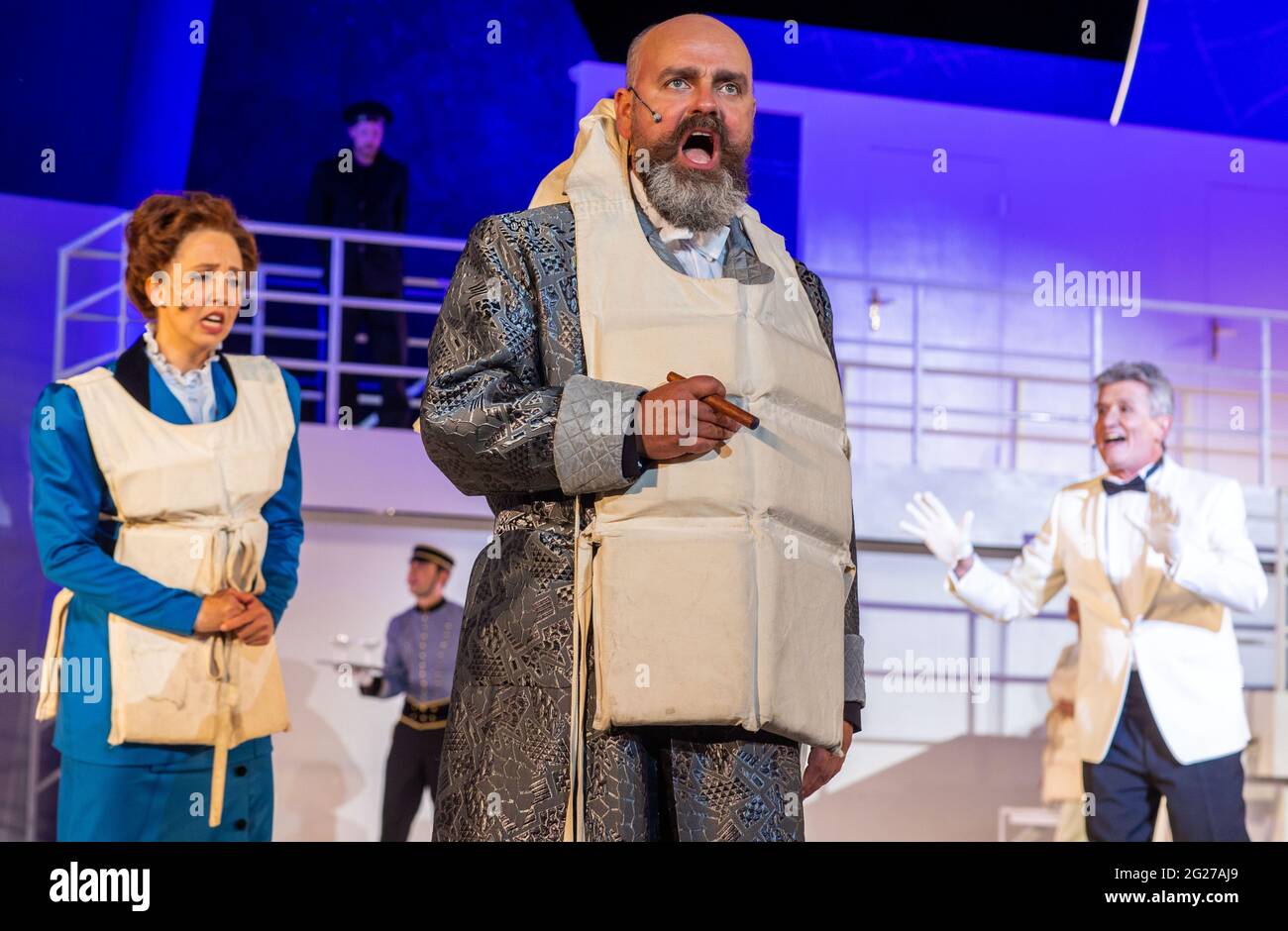 Benjamin guggenheim titanic hi-res stock photography and images - Alamy