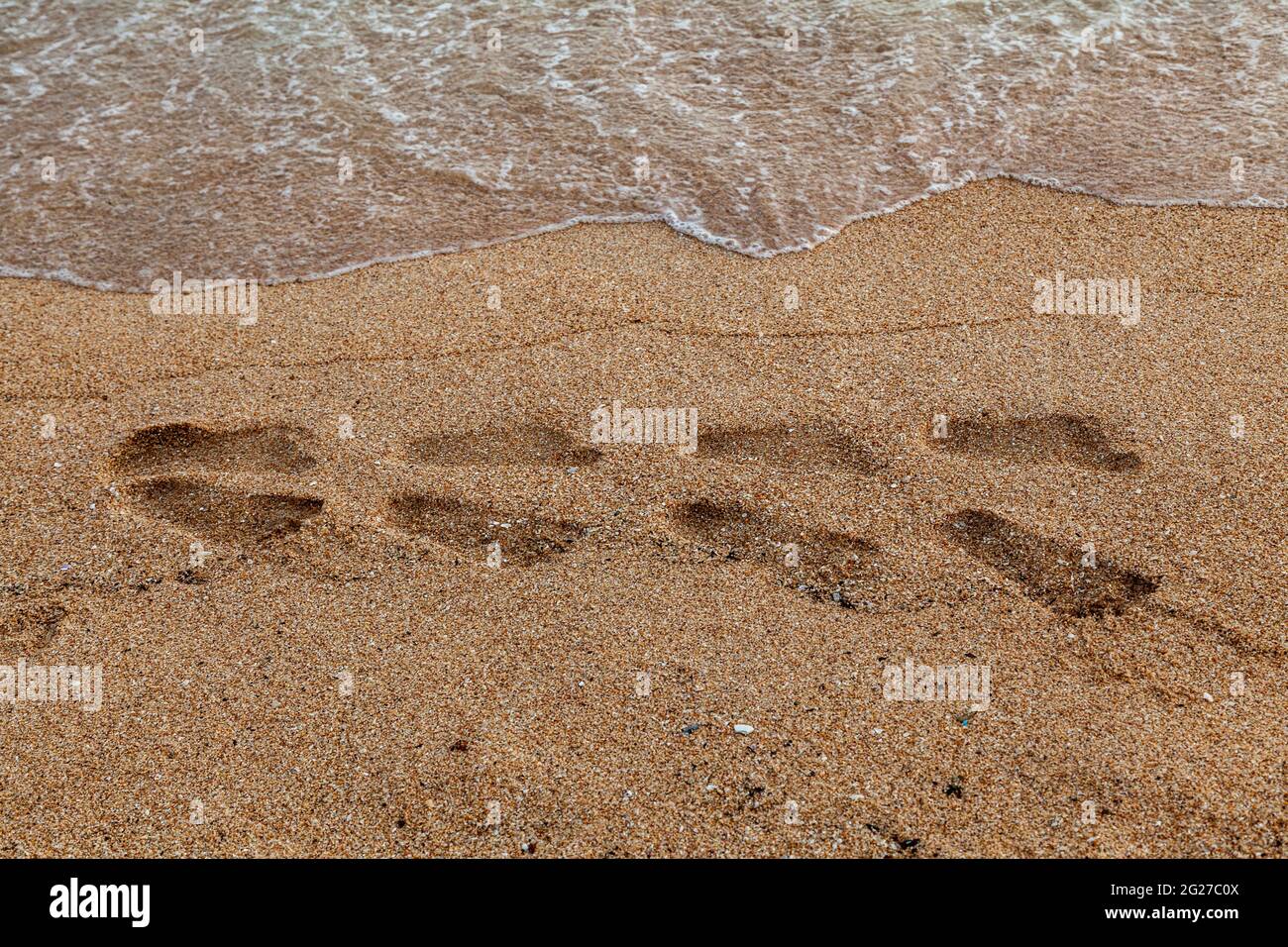 Pair footprints in sand hi-res stock photography and images - Alamy