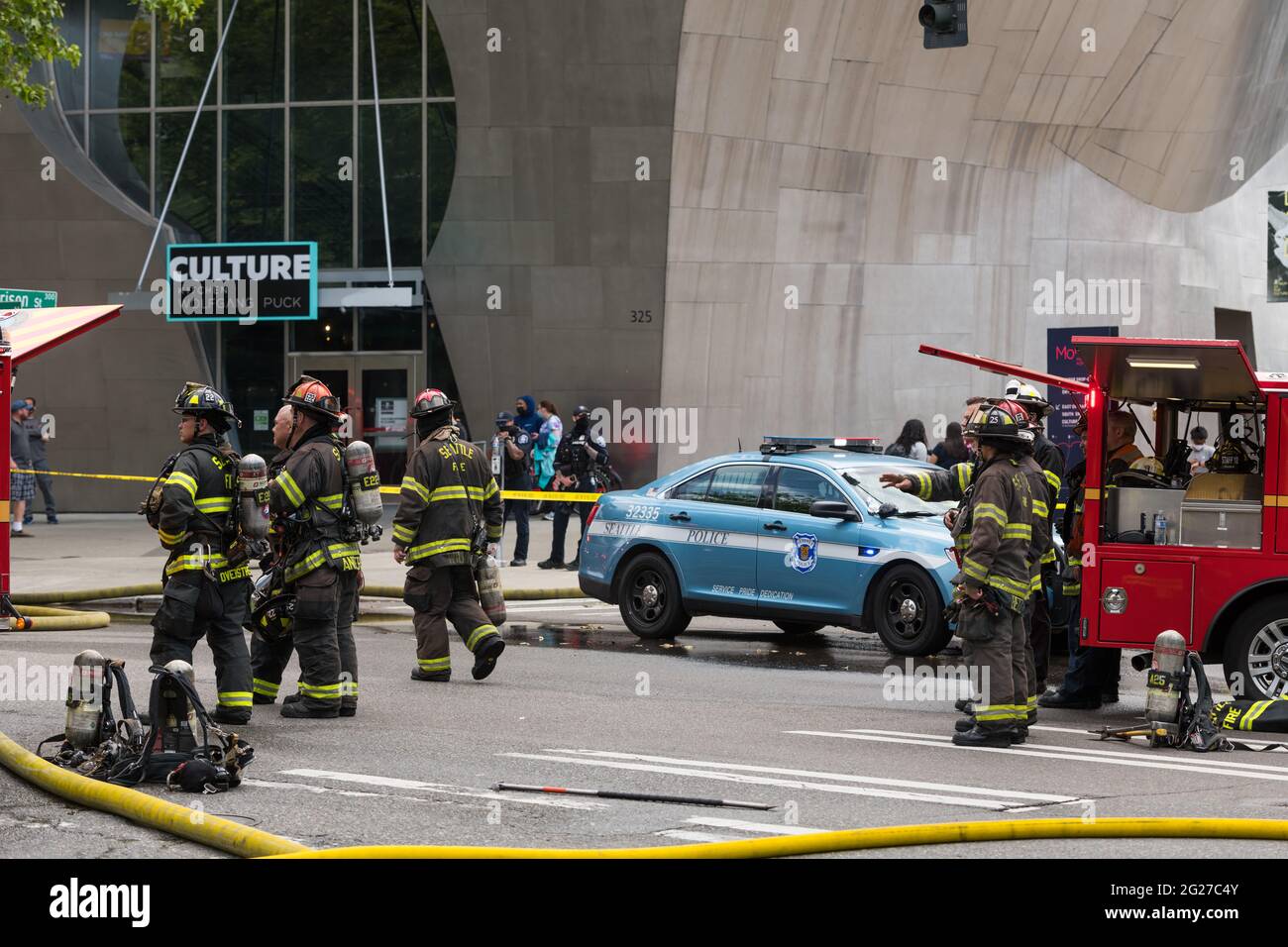 Seattle, USA. 8th Jun, 2021. Mid-day Seattle Fire Department responding ...