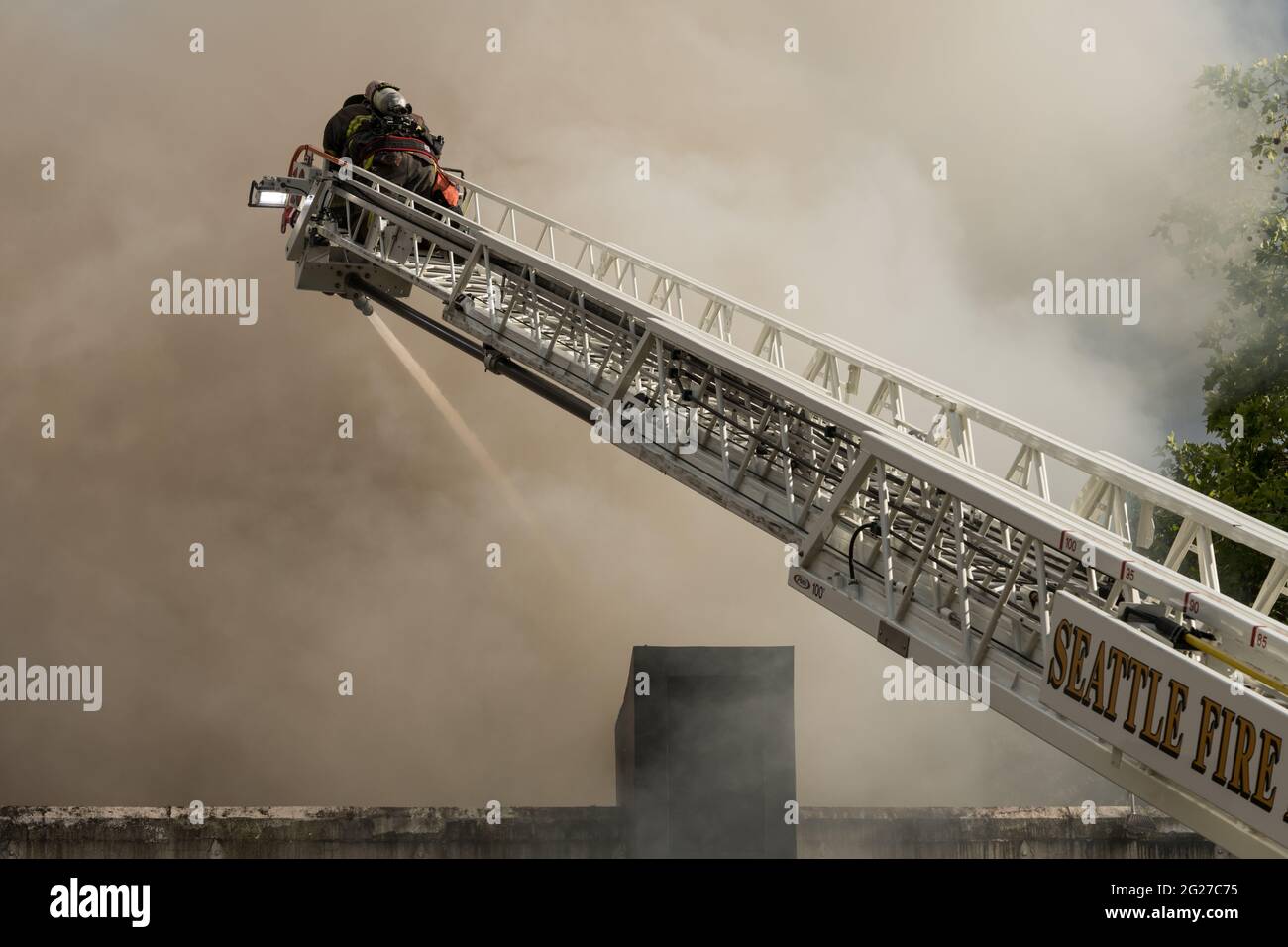 Large structure engulfed hi-res stock photography and images - Alamy