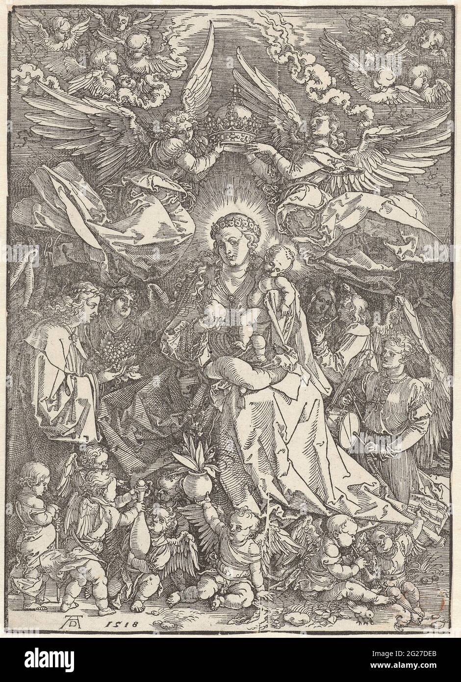 Maria like Queen of Engels. Maria, the Christ child standing on the lap ...