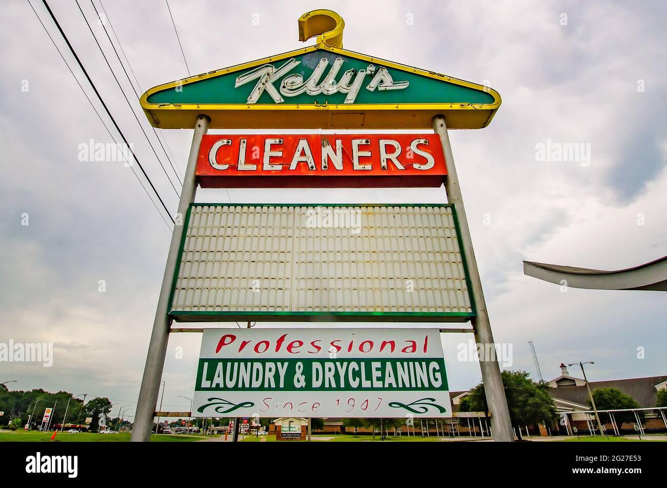 Dry cleaning sign hi-res stock photography and images - Alamy