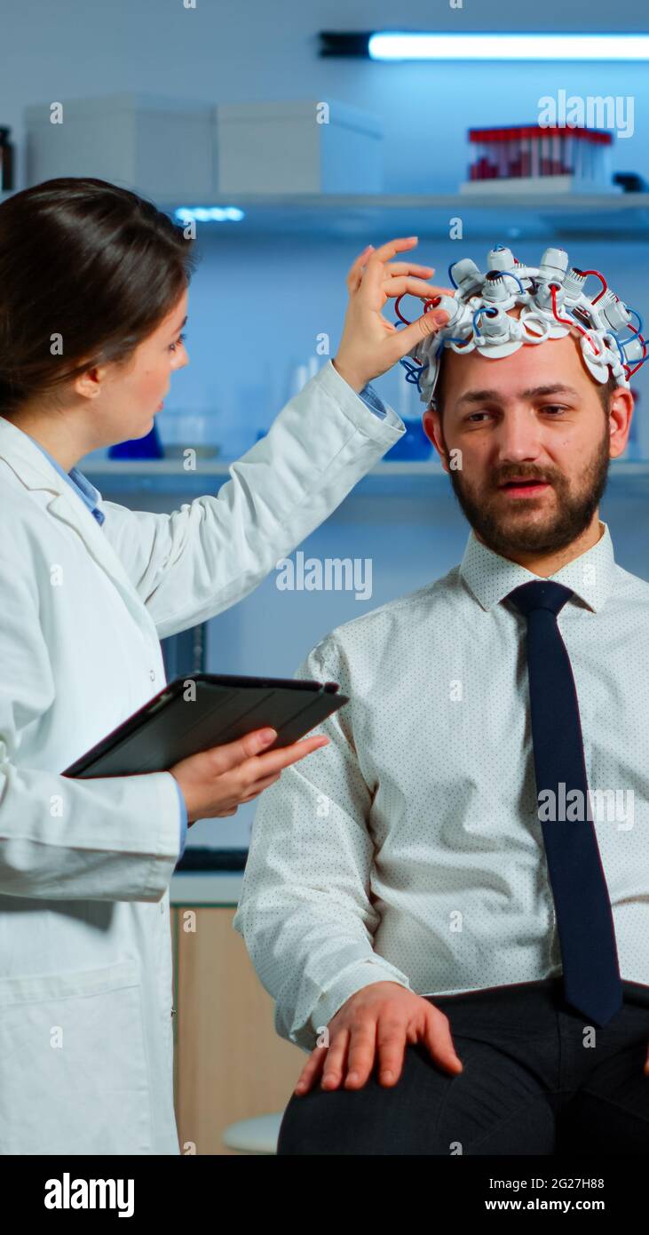 Brainwave scanner hi-res stock photography and images - Alamy