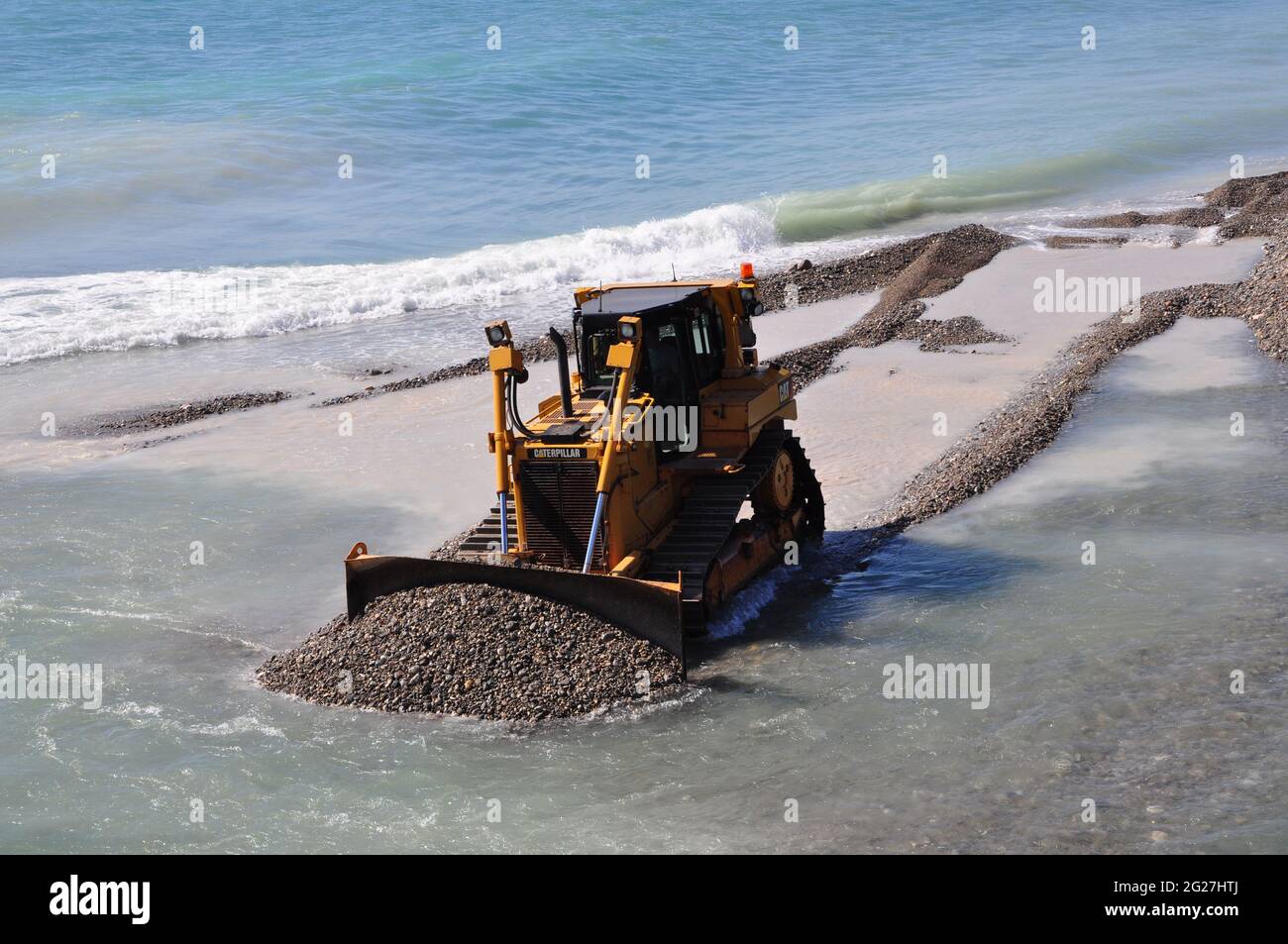 Work on seaside loader hi-res stock photography and images - Alamy