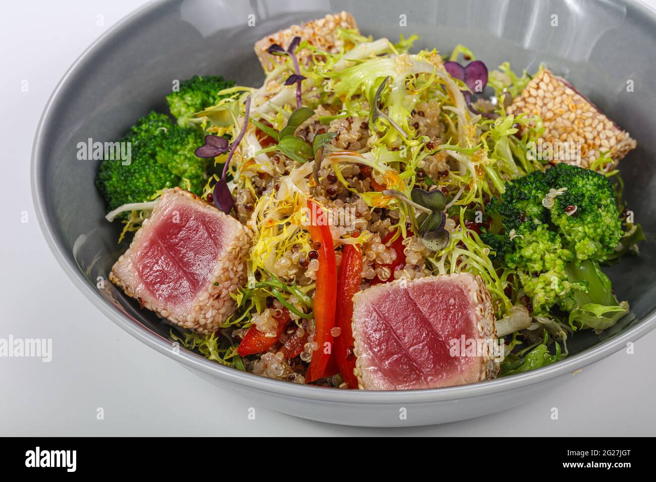 Nicoise salad with roasted tuna fish Stock Photo - Alamy