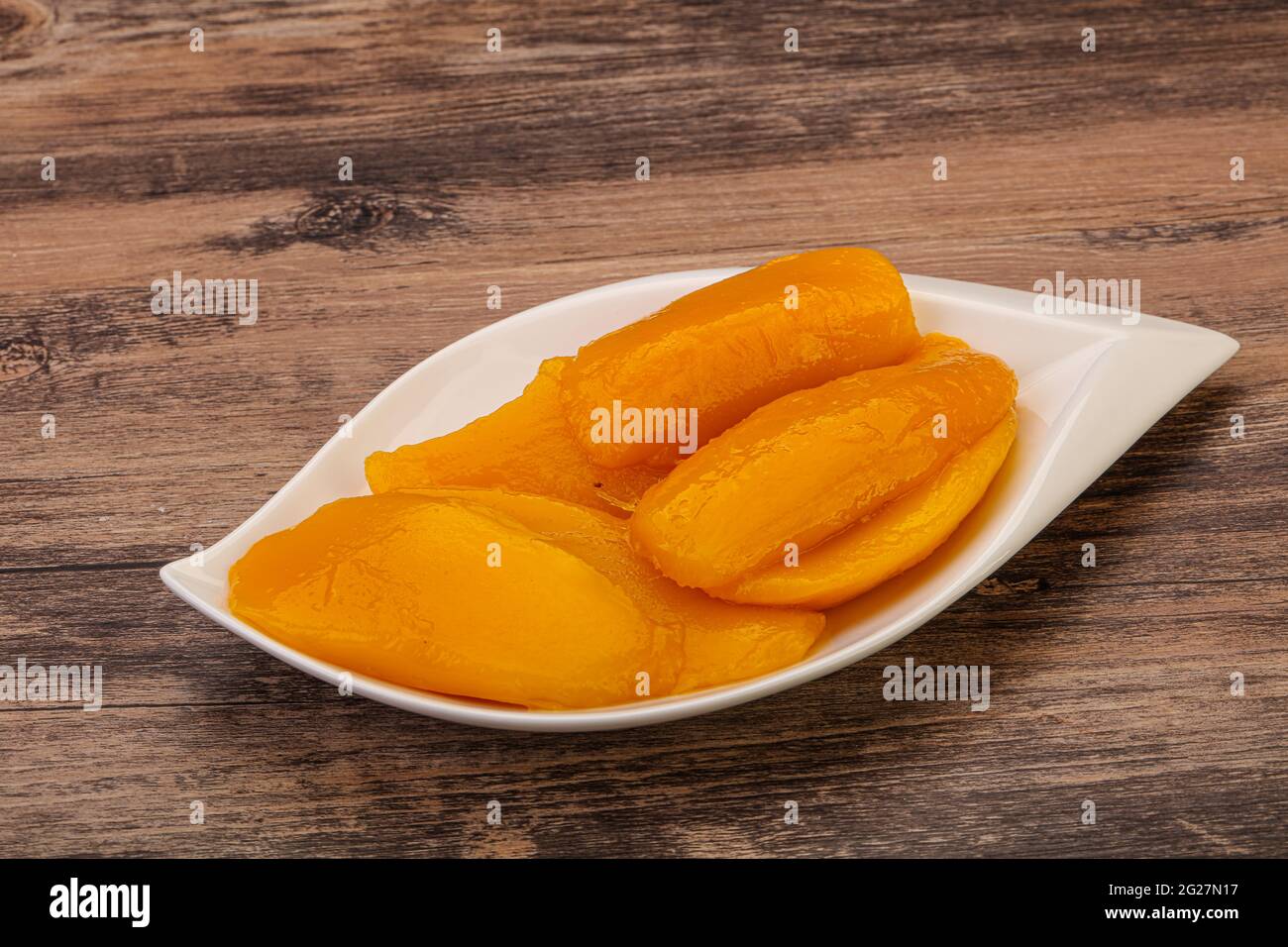Sweet delicous mango slices in syrop Stock Photo - Alamy