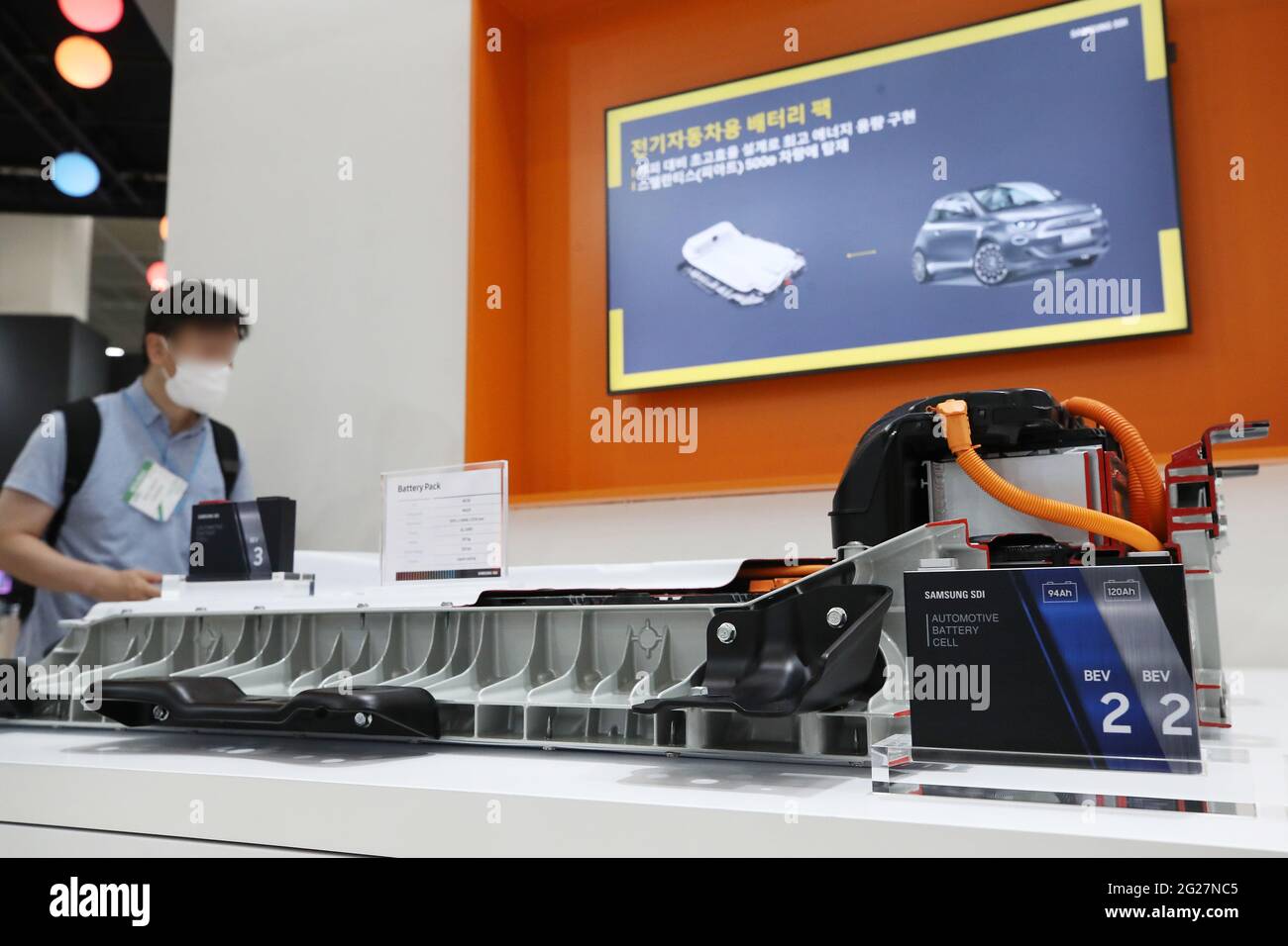 Gwangju 09th June, 2021. Int'l battery fair A visitor looks at Samsung ...