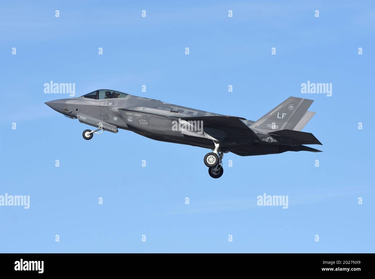U.S. Air Force F-35A taking off Stock Photo - Alamy