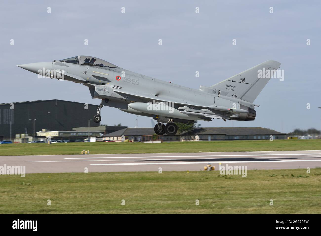 Side view raf eurofighter typhoon hi-res stock photography and images ...
