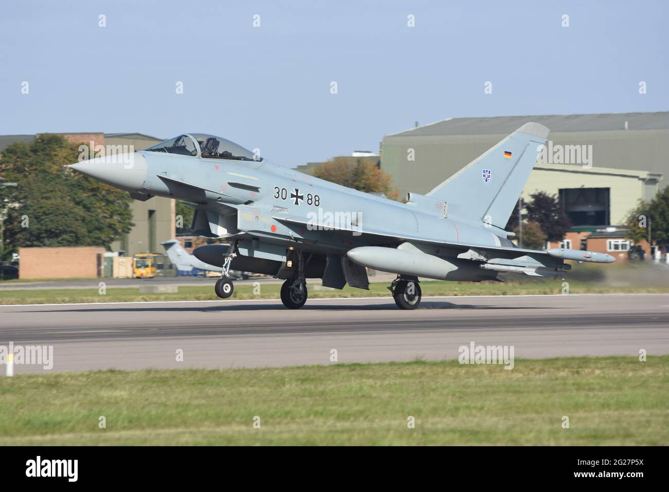 Side view raf eurofighter typhoon hi-res stock photography and images ...