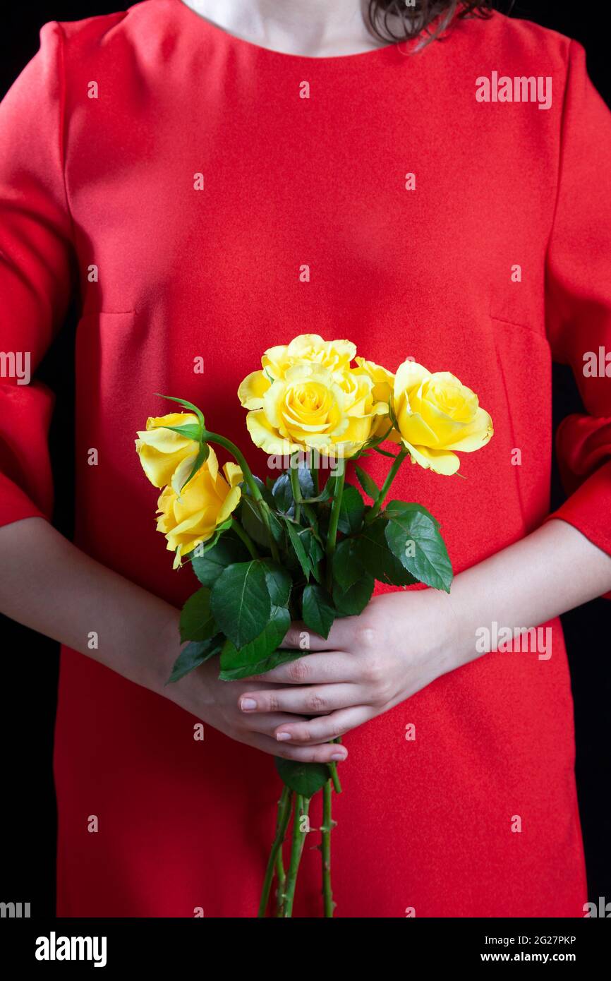 Holding roses flowers bouquet hi-res stock photography and images - Alamy