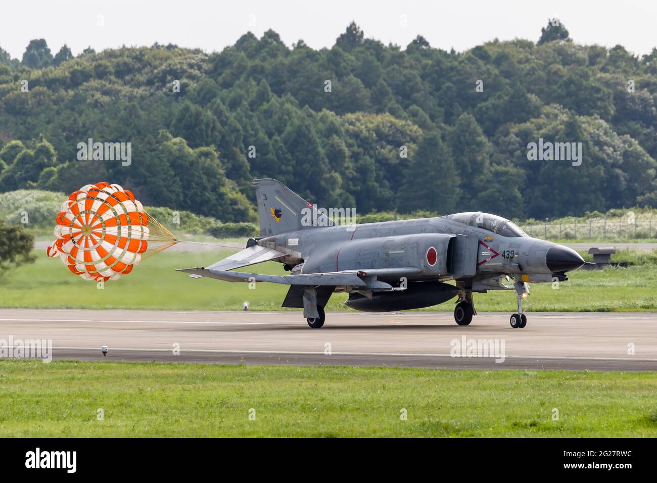 Landing parachute airplane fighter hi-res stock photography and images ...