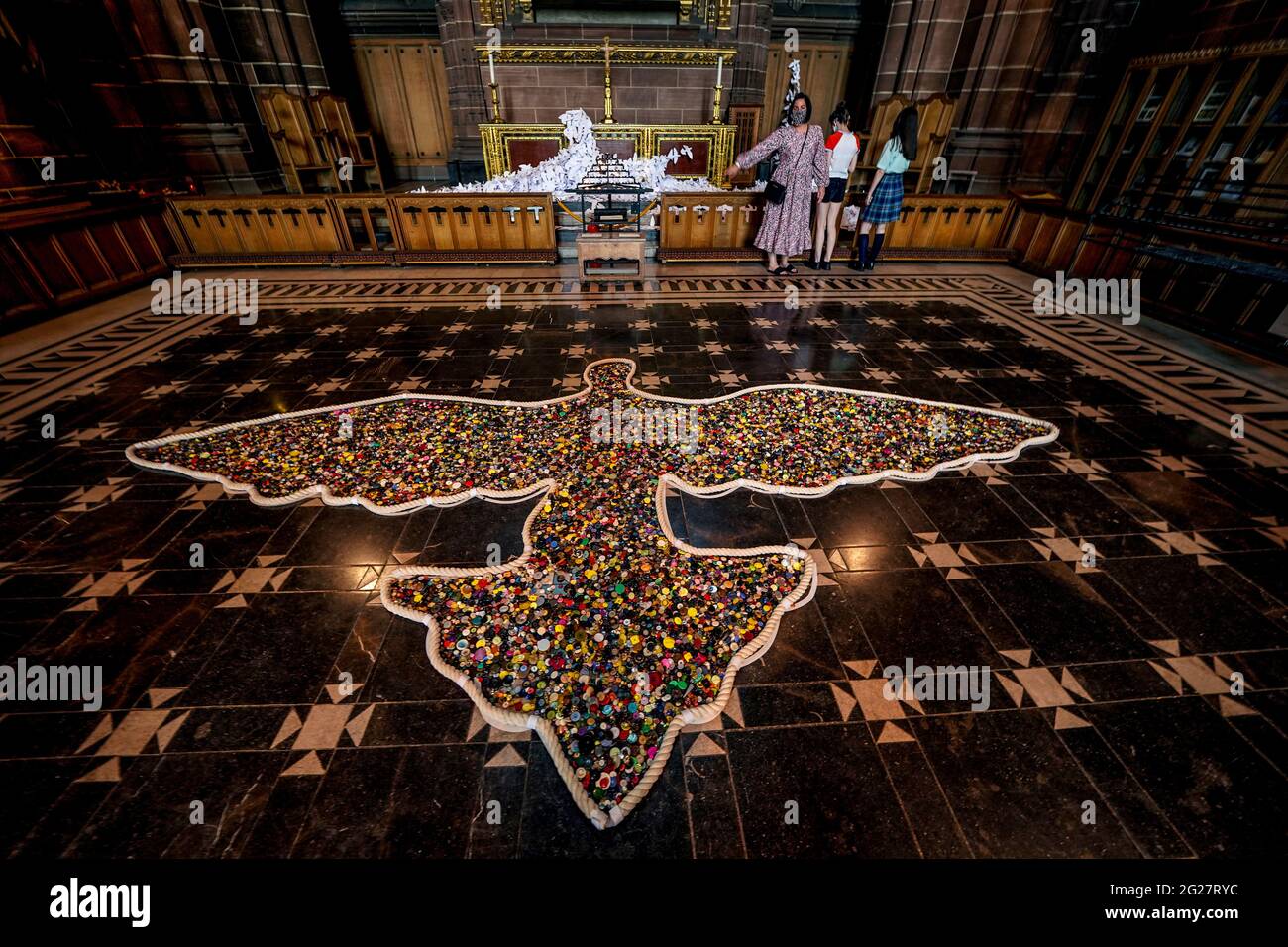 Dove installation hi-res stock photography and images - Alamy